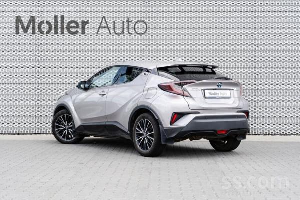 Toyota C-HR 2018 in Riga, with an engine capacity of 1.80 L and mileage of 151 thousand km for 17850 €, photo 3 on AUTOMOTO.COM.LV