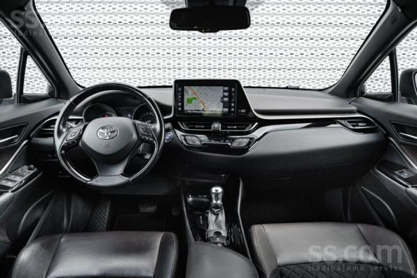 Toyota C-HR 2018 in Riga, with an engine capacity of 1.80 L and mileage of 151 thousand km for 17850 €, photo 6 on AUTOMOTO.COM.LV
