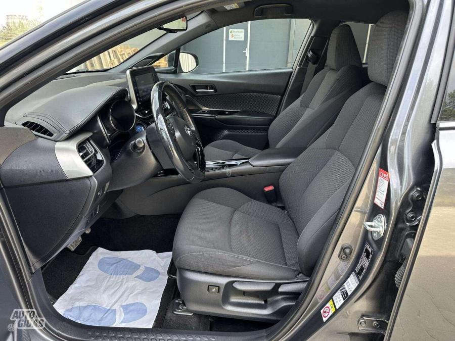 Тойота C-HR 2018 в Вильнюс, объемом двигателя 1.80 л и пробегом 110 тыс. км за 17250 €, фото 21 на AUTOMOTO.COM.LV