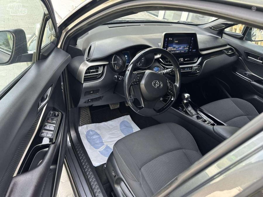 Тойота C-HR 2018 в Вильнюс, объемом двигателя 1.80 л и пробегом 110 тыс. км за 17250 €, фото 22 на AUTOMOTO.COM.LV