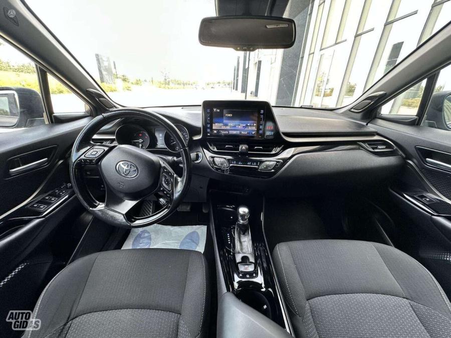 Тойота C-HR 2018 в Вильнюс, объемом двигателя 1.80 л и пробегом 110 тыс. км за 17250 €, фото 29 на AUTOMOTO.COM.LV