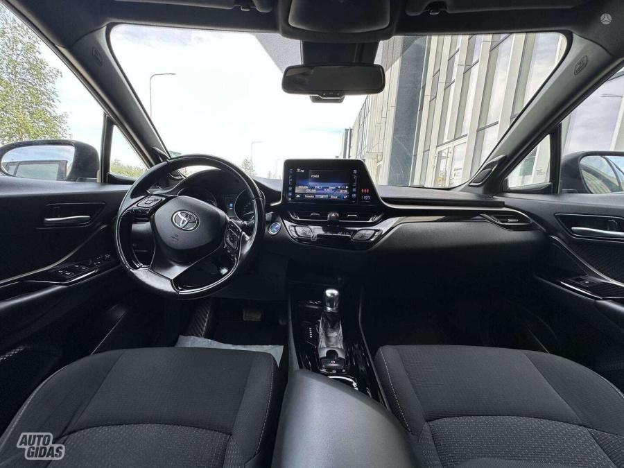 Тойота C-HR 2018 в Вильнюс, объемом двигателя 1.80 л и пробегом 110 тыс. км за 17250 €, фото 30 на AUTOMOTO.COM.LV