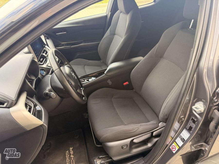 Toyota C-HR 2018 Viļņa, ar dzinēja tilpumu 1.80 L un nobraukumu 144 tūkst. km par 16350 €, foto 12 vietnē AUTOMOTO.COM.LV