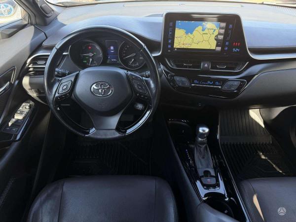 Toyota C-HR 2018 in Vilnius, with an engine capacity of 1.80 L and mileage of 106 thousand km for 17999 €, photo 9 on AUTOMOTO.COM.LV