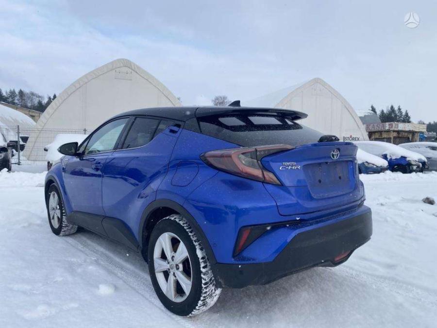 Toyota C-HR 2019 in Radviliskis, with an engine capacity of 1.80 L and mileage of 94 thousand km for 11950 €, photo 4 on AUTOMOTO.COM.LV