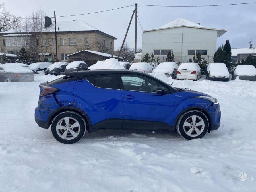 Toyota C-HR 2019 in Radviliskis, with an engine capacity of 1.80 L and mileage of 94 thousand km for 11950 €, photo 7 on AUTOMOTO.COM.LV