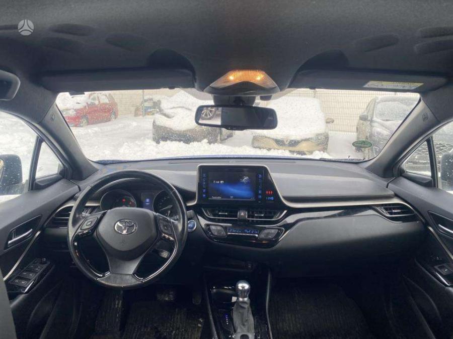 Toyota C-HR 2019 in Radviliskis, with an engine capacity of 1.80 L and mileage of 94 thousand km for 11950 €, photo 12 on AUTOMOTO.COM.LV