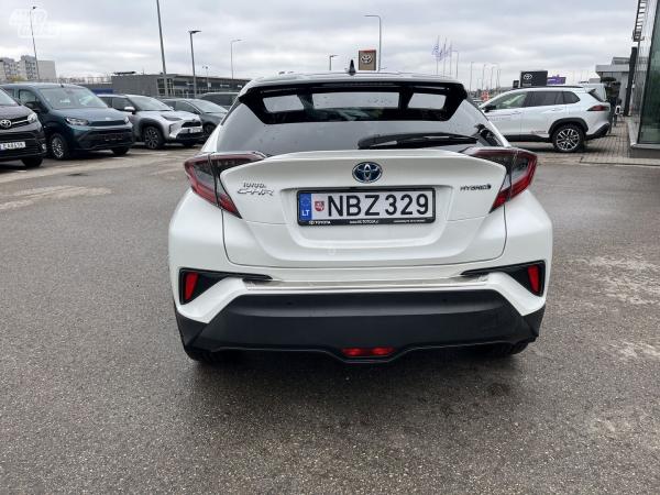 Toyota C-HR 2019 in Kaunas, with an engine capacity of 1.80 L and mileage of 140 thousand km for 17600 €, photo 4 on AUTOMOTO.COM.LV