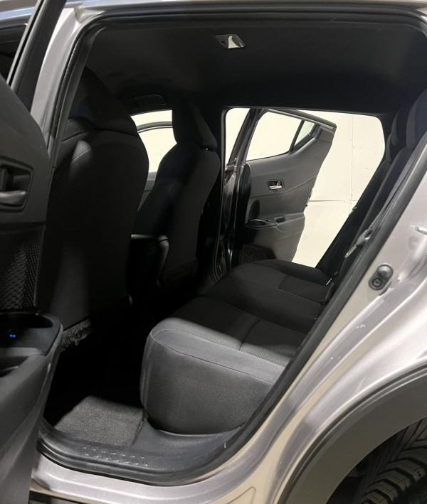 Toyota C-HR 2019 in Klaipeda, with an engine capacity of 0.00 L and mileage of 100 thousand km for 15500 €, photo 5 on AUTOMOTO.COM.LV