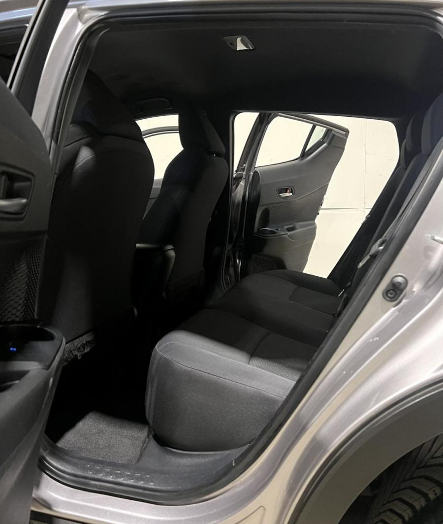 Toyota C-HR 2019 in Klaipeda, with an engine capacity of 0.00 L and mileage of 100 thousand km for 15500 €, photo 6 on AUTOMOTO.COM.LV