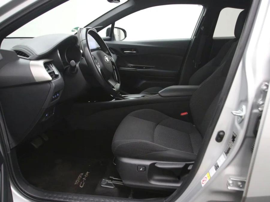 Toyota C-HR 2019 in Vilnius, with an engine capacity of 1.80 L and mileage of 179 thousand km for 16799 €, photo 5 on AUTOMOTO.COM.LV