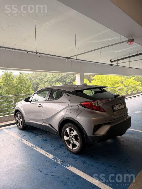 Toyota C-HR 2019 in Riga, with an engine capacity of 1.20 L and mileage of 48 thousand km for 15500 €, photo 4 on AUTOMOTO.COM.LV