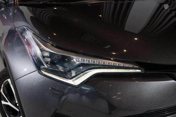Toyota C-HR 2019 Kauņa, ar dzinēja tilpumu 1.80 L un nobraukumu 92 tūkst. km par 20771 €, foto 4 vietnē AUTOMOTO.COM.LV