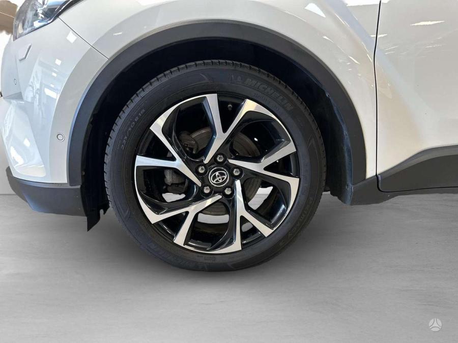 Тойота C-HR 2019 в Вильнюс, объемом двигателя 1.80 л и пробегом 96 тыс. км за 18500 €, фото 10 на AUTOMOTO.COM.LV