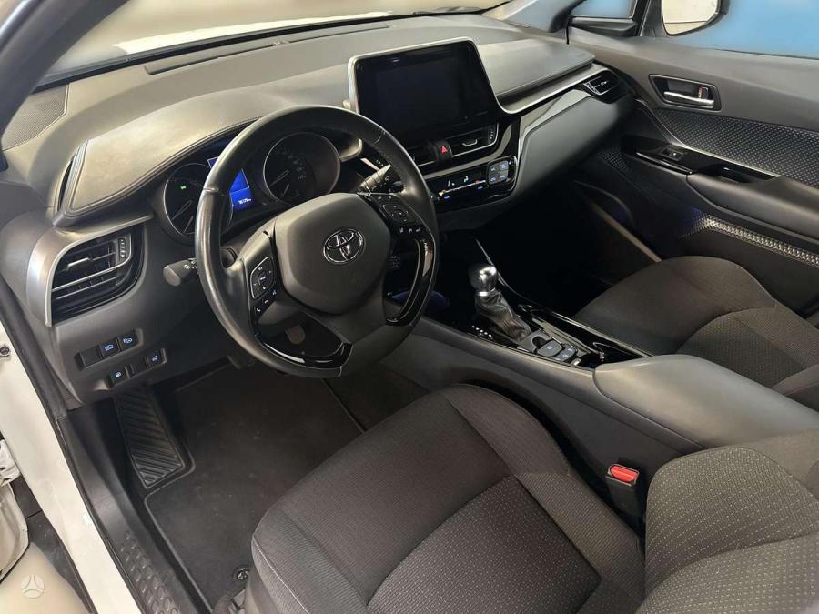 Тойота C-HR 2019 в Вильнюс, объемом двигателя 1.80 л и пробегом 96 тыс. км за 18500 €, фото 13 на AUTOMOTO.COM.LV