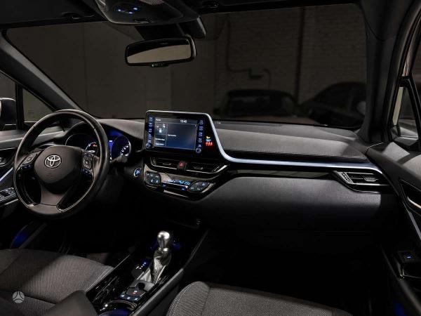 Toyota C-HR 2019 in Klaipeda, with an engine capacity of 0.00 L and mileage of 181 thousand km for 17999 €, photo 4 on AUTOMOTO.COM.LV