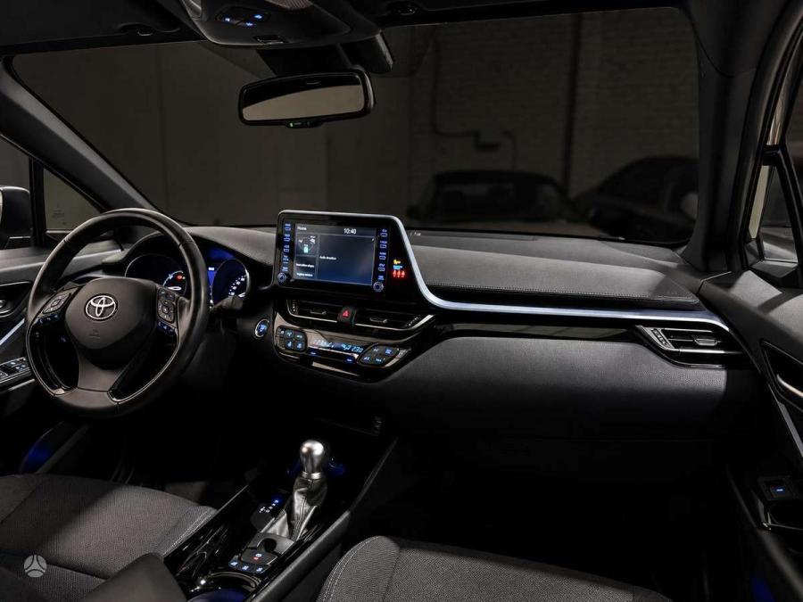 Toyota C-HR 2019 in Klaipeda, with an engine capacity of 0.00 L and mileage of 181 thousand km for 17999 €, photo 4 on AUTOMOTO.COM.LV
