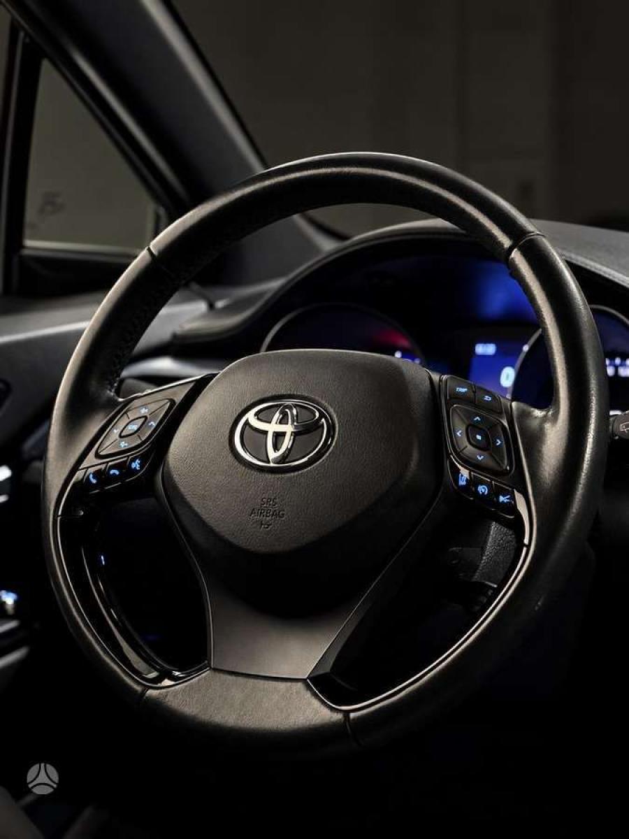 Toyota C-HR 2019 in Klaipeda, with an engine capacity of 0.00 L and mileage of 181 thousand km for 17999 €, photo 5 on AUTOMOTO.COM.LV