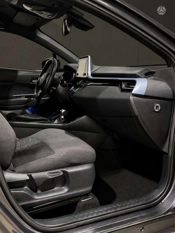 Toyota C-HR 2019 in Klaipeda, with an engine capacity of 0.00 L and mileage of 181 thousand km for 17999 €, photo 6 on AUTOMOTO.COM.LV