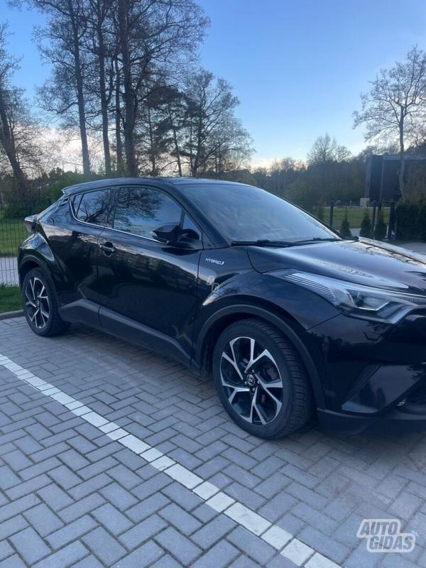 Toyota C-HR 2020 in Klaipeda, with an engine capacity of 1.80 L and mileage of 98 thousand km for 20100 €, photo 2 on AUTOMOTO.COM.LV