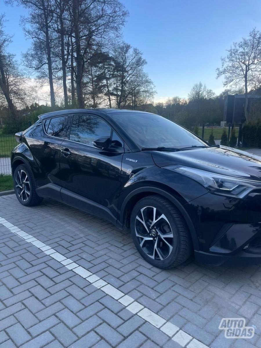 Toyota C-HR 2020 in Klaipeda, with an engine capacity of 1.80 L and mileage of 98 thousand km for 20100 €, photo 3 on AUTOMOTO.COM.LV
