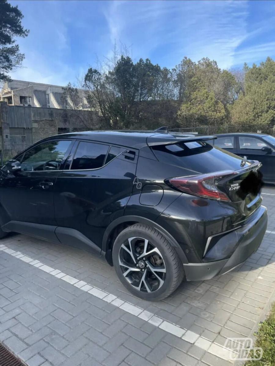 Toyota C-HR 2020 in Klaipeda, with an engine capacity of 1.80 L and mileage of 98 thousand km for 20100 €, photo 4 on AUTOMOTO.COM.LV