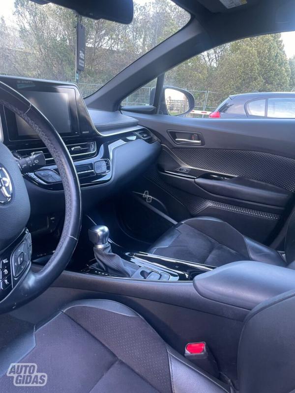 Toyota C-HR 2020 in Klaipeda, with an engine capacity of 1.80 L and mileage of 98 thousand km for 20100 €, photo 5 on AUTOMOTO.COM.LV