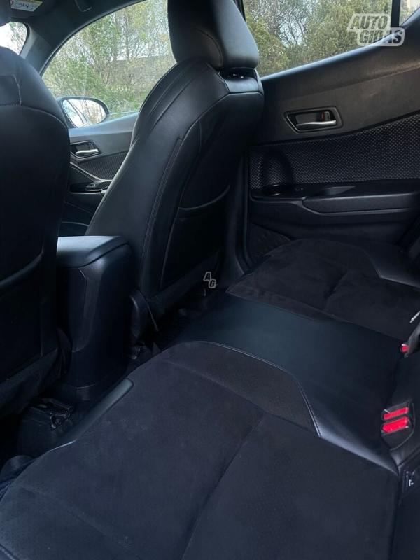 Toyota C-HR 2020 in Klaipeda, with an engine capacity of 1.80 L and mileage of 98 thousand km for 20100 €, photo 6 on AUTOMOTO.COM.LV