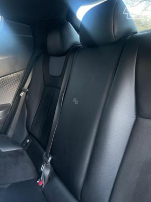 Toyota C-HR 2020 in Klaipeda, with an engine capacity of 1.80 L and mileage of 98 thousand km for 20100 €, photo 8 on AUTOMOTO.COM.LV