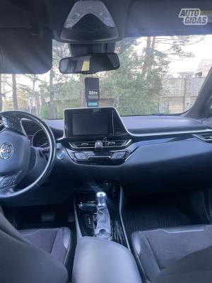 Toyota C-HR 2020 in Klaipeda, with an engine capacity of 1.80 L and mileage of 98 thousand km for 20100 €, photo 12 on AUTOMOTO.COM.LV