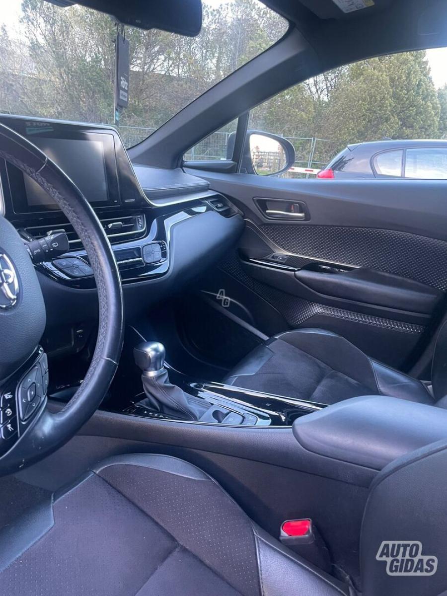 Toyota C-HR 2020 in Klaipeda, with an engine capacity of 1.80 L and mileage of 98 thousand km for 20100 €, photo 13 on AUTOMOTO.COM.LV