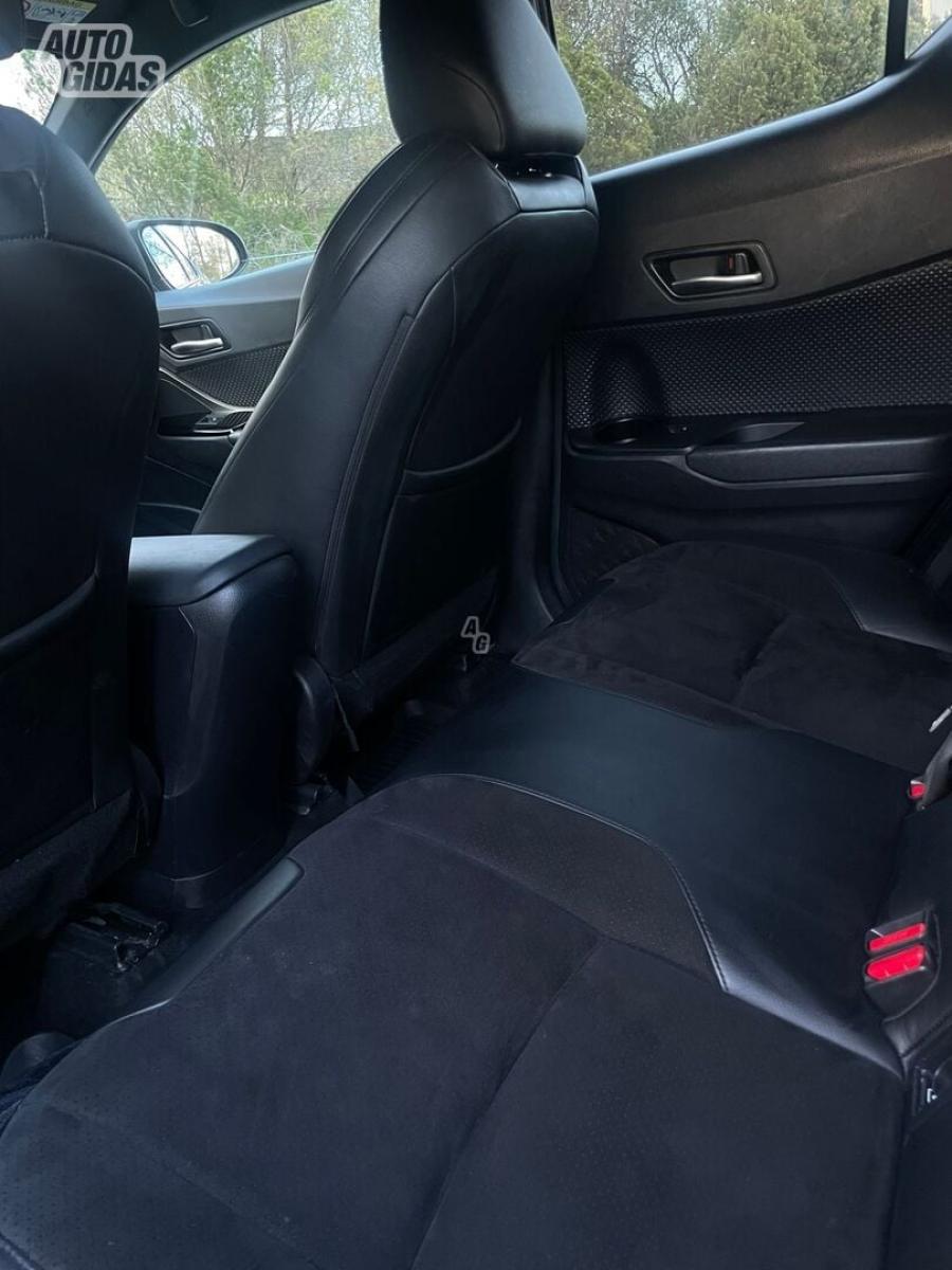 Toyota C-HR 2020 in Klaipeda, with an engine capacity of 1.80 L and mileage of 98 thousand km for 20100 €, photo 14 on AUTOMOTO.COM.LV