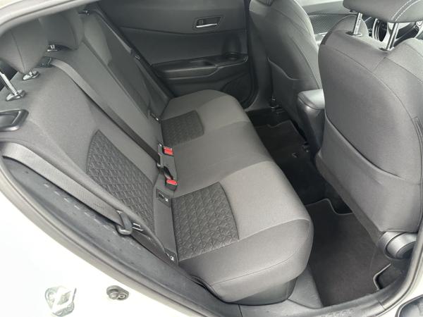 Toyota C-HR 2020 Viļņa, ar dzinēja tilpumu 2.00 L un nobraukumu 132 tūkst. km par 21250 €, foto 5 vietnē AUTOMOTO.COM.LV