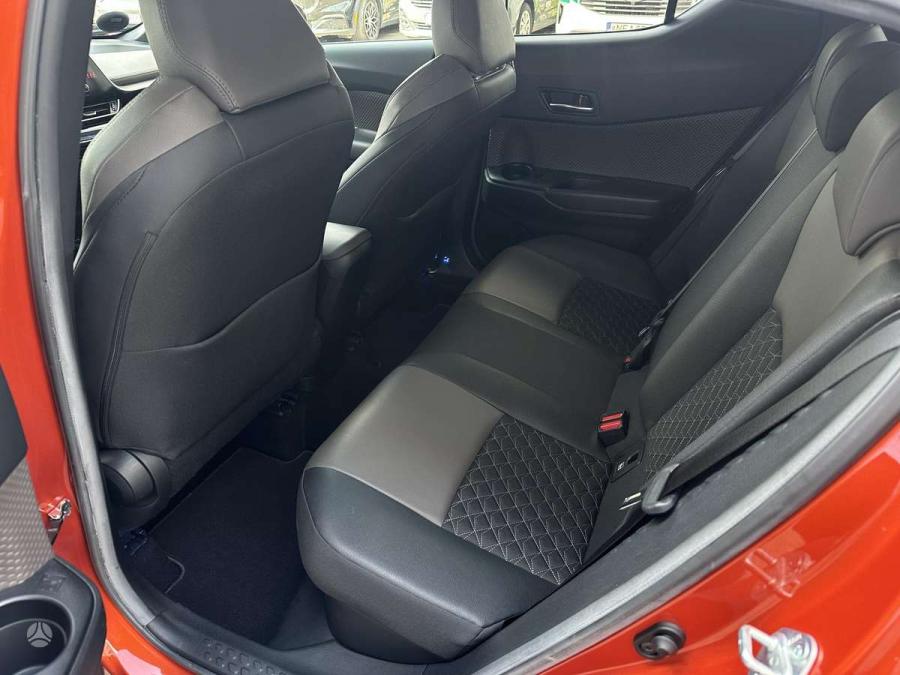 Toyota C-HR 2020 in Kaunas, with an engine capacity of 2.00 L and mileage of 108 thousand km for 23471 €, photo 11 on AUTOMOTO.COM.LV