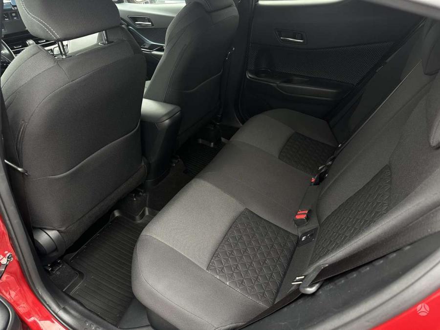 Toyota C-HR 2020 in Kaunas, with an engine capacity of 2.00 L and mileage of 127 thousand km for 22771 €, photo 11 on AUTOMOTO.COM.LV