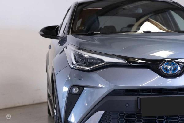 Toyota C-HR 2020 in Kaunas, with an engine capacity of 1.80 L and mileage of 173 thousand km for 19950 €, photo 3 on AUTOMOTO.COM.LV