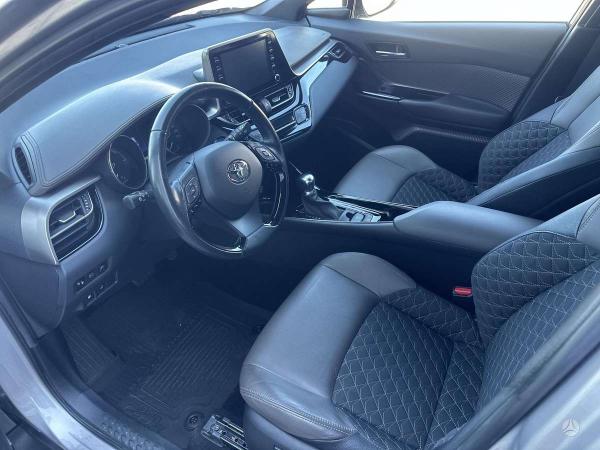 Toyota C-HR 2020 in Klaipeda, with an engine capacity of 1.80 L and mileage of 65 thousand km for 22900 €, photo 10 on AUTOMOTO.COM.LV