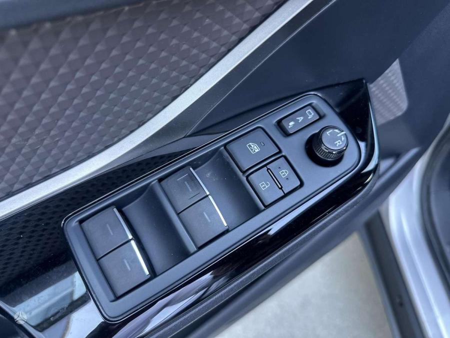 Toyota C-HR 2020 Klaipėda, ar dzinēja tilpumu 1.80 L un nobraukumu 65 tūkst. km par 22900 €, foto 12 vietnē AUTOMOTO.COM.LV