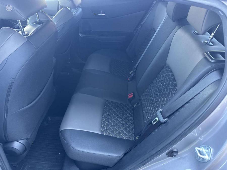 Toyota C-HR 2020 Klaipėda, ar dzinēja tilpumu 1.80 L un nobraukumu 65 tūkst. km par 22900 €, foto 26 vietnē AUTOMOTO.COM.LV
