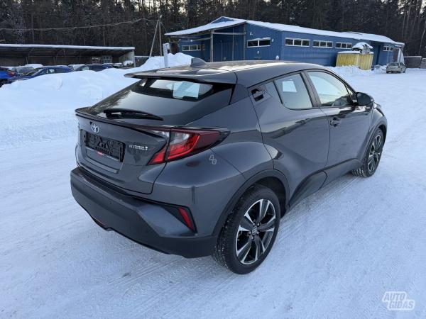 Toyota C-HR 2021 Viļņa, ar dzinēja tilpumu 1.80 L un nobraukumu 99 tūkst. km par 19900 €, foto 5 vietnē AUTOMOTO.COM.LV