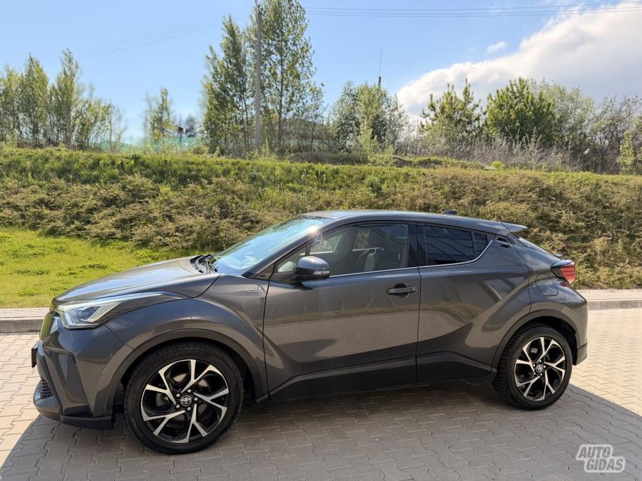 Toyota C-HR 2021 in Vilnius, with an engine capacity of 1.80 L and mileage of 158 thousand km for 19250 €, photo 8 on AUTOMOTO.COM.LV