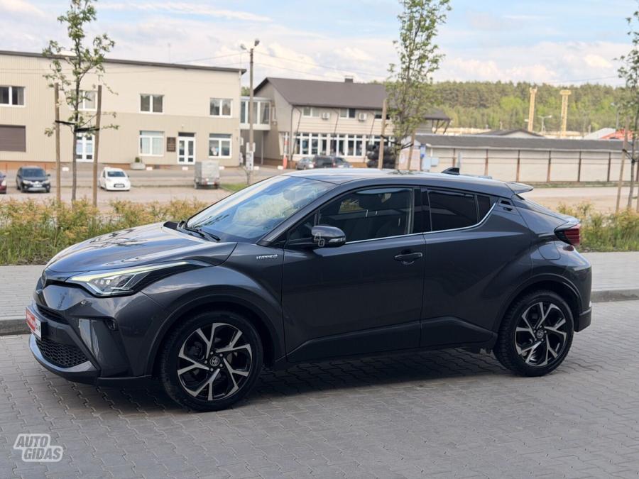 Toyota C-HR 2021 in Vilnius, with an engine capacity of 1.80 L and mileage of 158 thousand km for 19250 €, photo 15 on AUTOMOTO.COM.LV