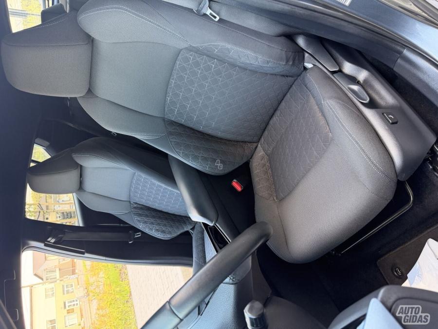 Toyota C-HR 2021 in Vilnius, with an engine capacity of 1.80 L and mileage of 158 thousand km for 19250 €, photo 18 on AUTOMOTO.COM.LV