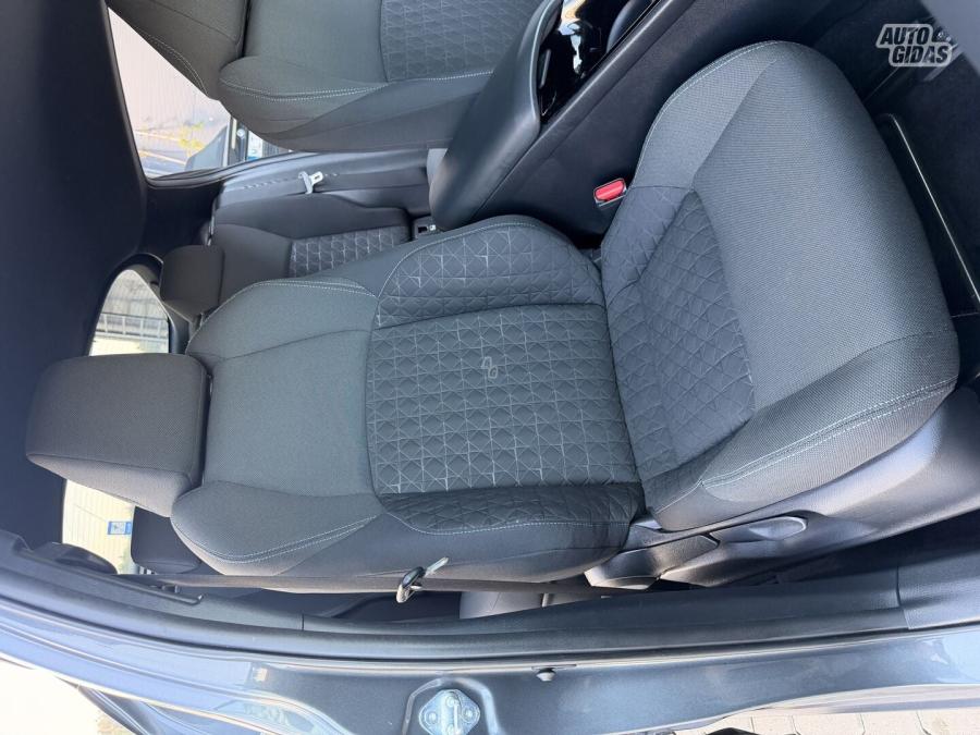 Toyota C-HR 2021 in Vilnius, with an engine capacity of 1.80 L and mileage of 158 thousand km for 19250 €, photo 19 on AUTOMOTO.COM.LV