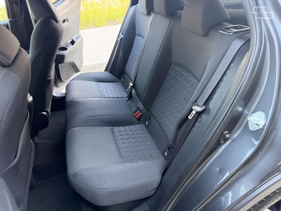 Toyota C-HR 2021 in Vilnius, with an engine capacity of 1.80 L and mileage of 158 thousand km for 19250 €, photo 24 on AUTOMOTO.COM.LV