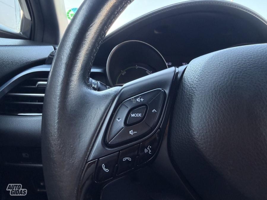 Toyota C-HR 2021 in Vilnius, with an engine capacity of 1.80 L and mileage of 158 thousand km for 19250 €, photo 30 on AUTOMOTO.COM.LV