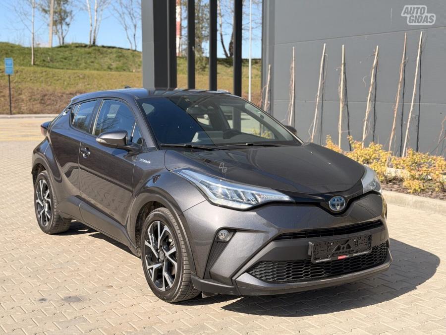 Toyota C-HR 2021 in Vilnius, with an engine capacity of 1.80 L and mileage of 124 thousand km for 18950 €, photo 1 on AUTOMOTO.COM.LV