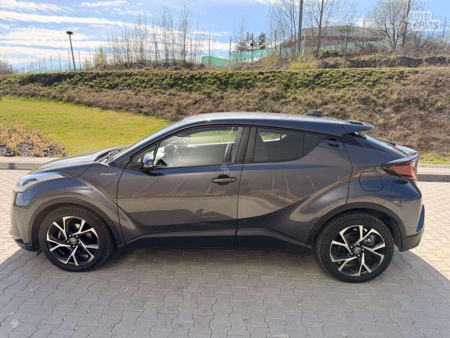 Toyota C-HR 2021 in Vilnius, with an engine capacity of 1.80 L and mileage of 124 thousand km for 18350 €, photo 6 on AUTOMOTO.COM.LV