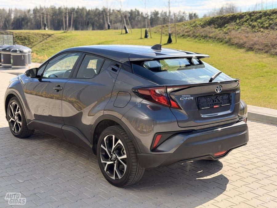 Toyota C-HR 2021 in Vilnius, with an engine capacity of 1.80 L and mileage of 124 thousand km for 18350 €, photo 7 on AUTOMOTO.COM.LV