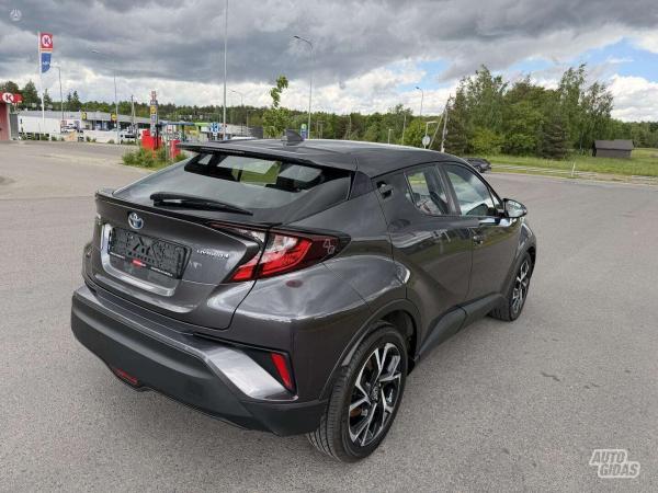 Toyota C-HR 2021 in Vilnius, with an engine capacity of 1.80 L and mileage of 176 thousand km for 18350 €, photo 8 on AUTOMOTO.COM.LV